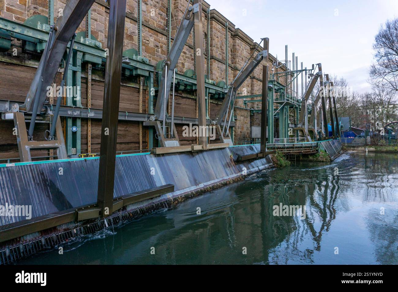 Kahlenberg hydroelectric power station on the Ruhr at Mülheim, trash ...