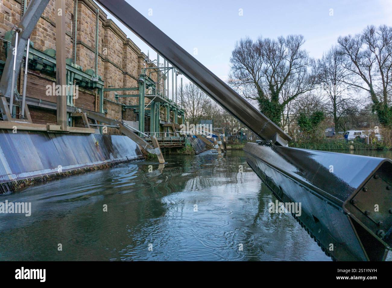 Kahlenberg hydroelectric power station on the Ruhr at Mülheim, trash ...
