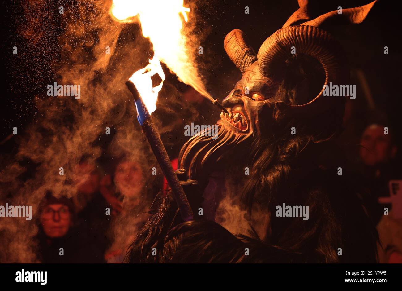 Kirchseeon, Germany. 05th Jan, 2025. Fürstenfeldbrucker Perchten run ...