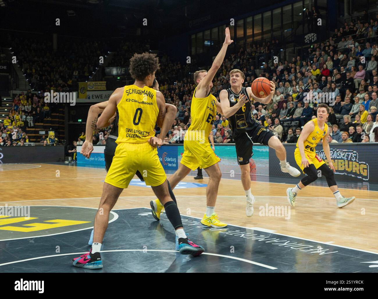 05.01.2025, EWE Arena, Oldenburg, GER, easy Credit-BBL, EWE Baskets ...