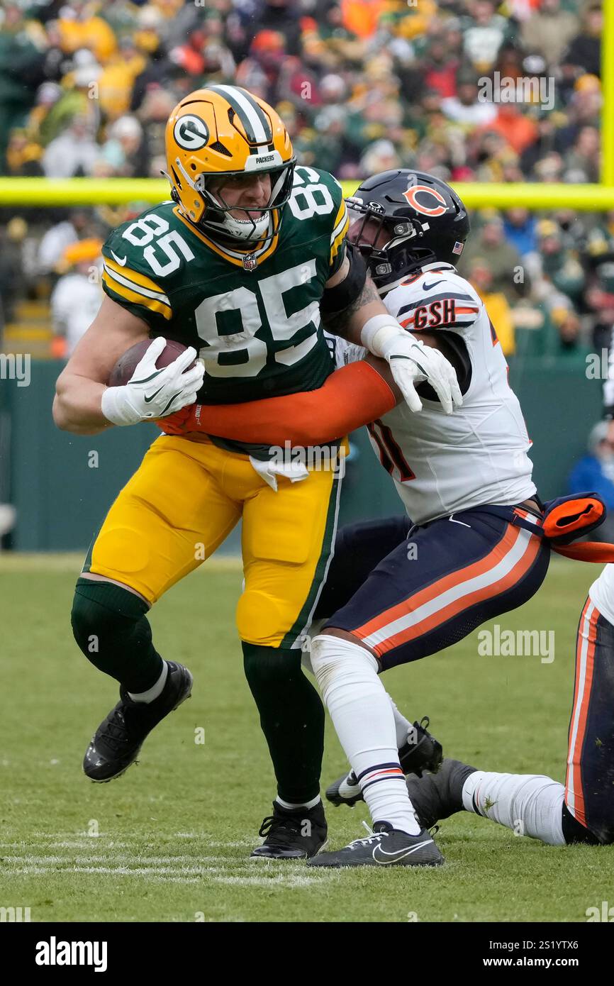 Green Bay Packers tight end Tucker Kraft (85) runs against Chicago ...