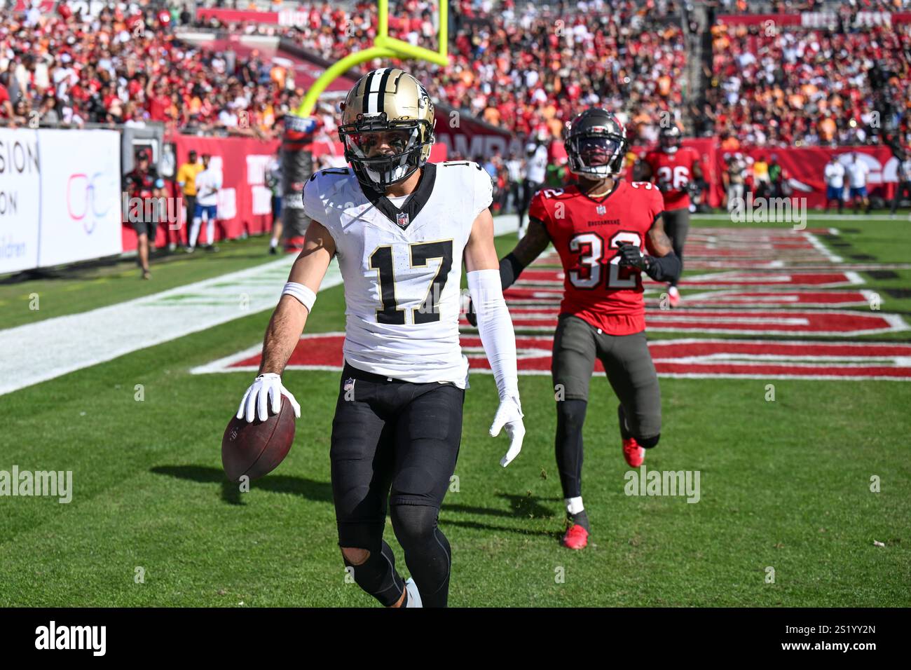 New Orleans Saints wide receiver Dante Pettis (17) pulls in a touchdown ...