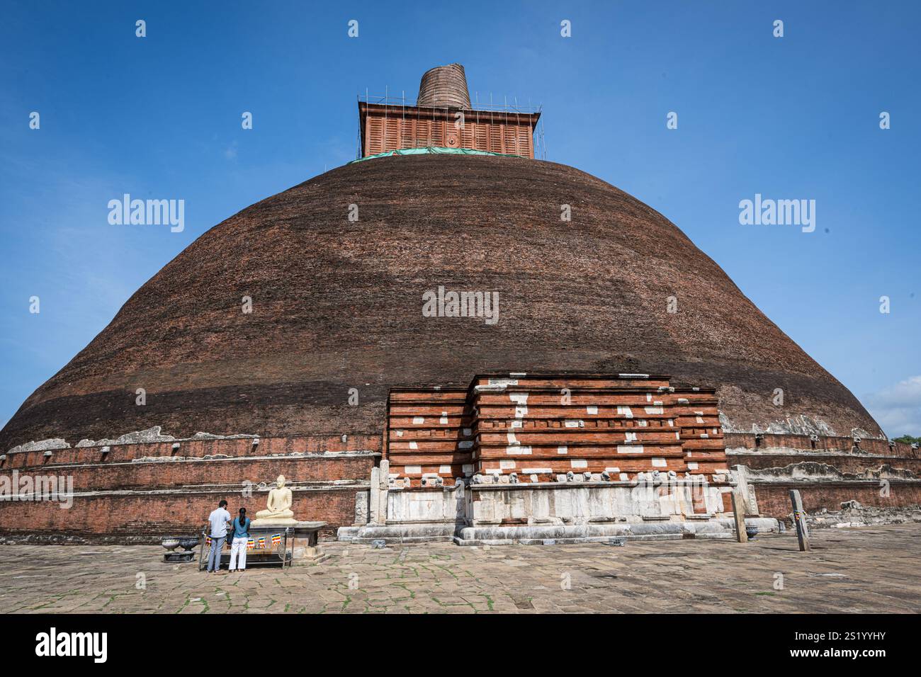 Anuradhapura, Sri Lanka - 12 August 2024: Jethawanaramaya Stupa Stock ...