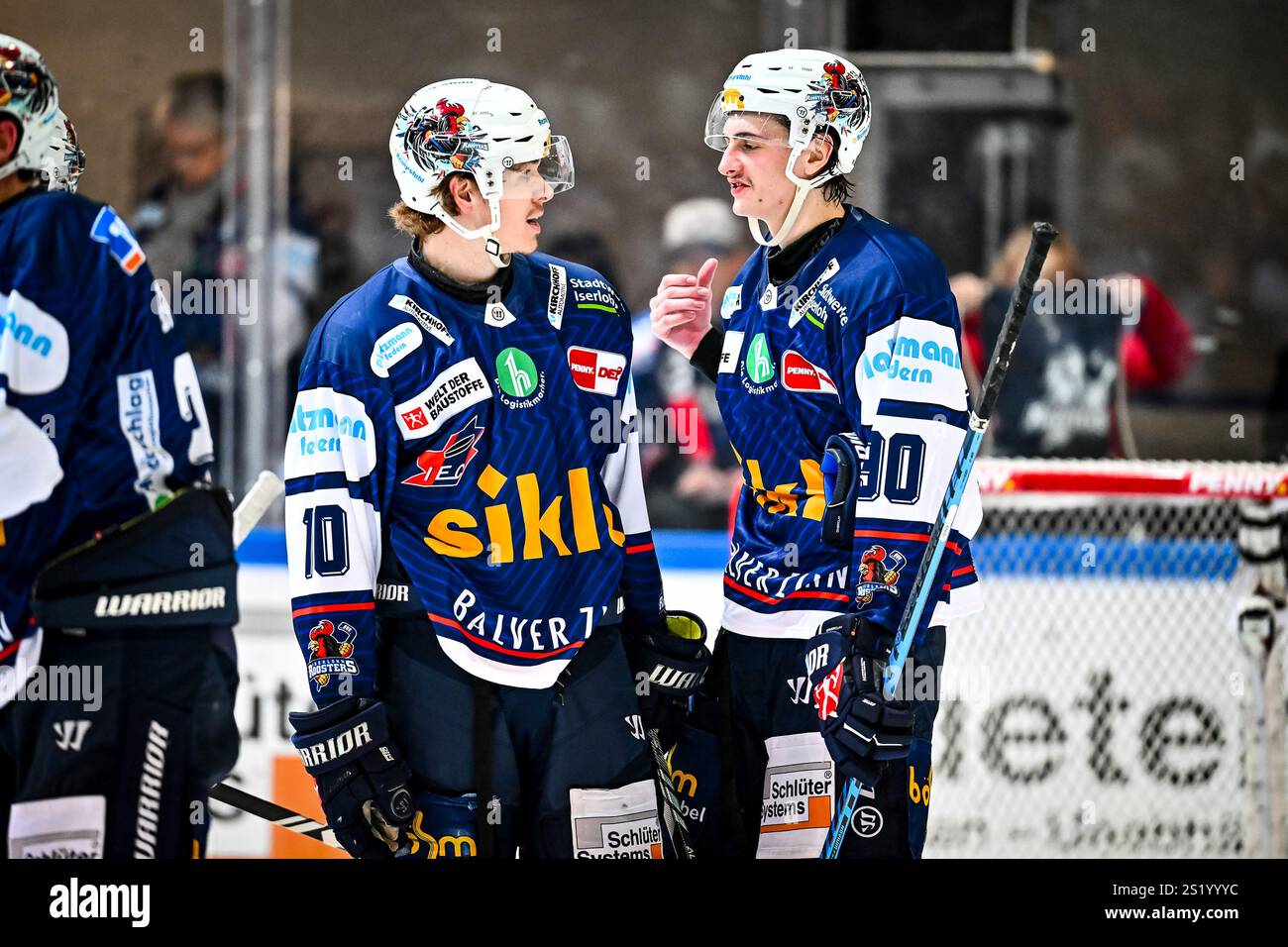 Tyler Boland (Iserlohn Roosters, #10) Taro Jentzsch (Iserlohn Roosters ...