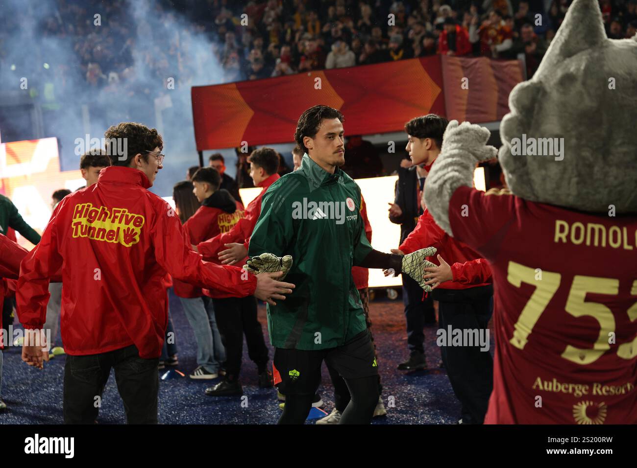 Roma, Italia. 05th Jan, 2025. Roma's goalkeeper Mile Svilar during the ...