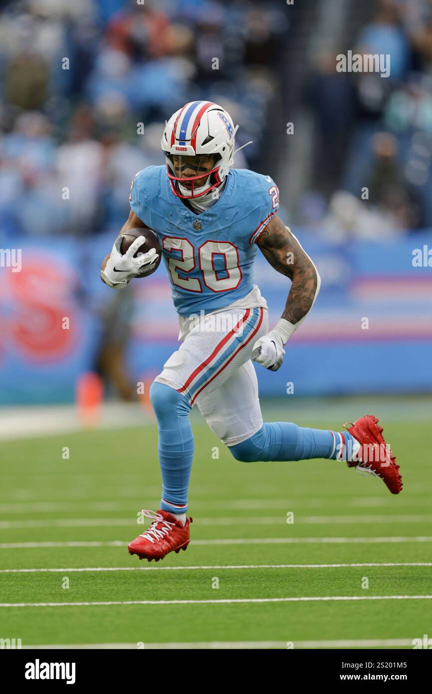 Tennessee Titans running back Tony Pollard (20) runs with the ball ...