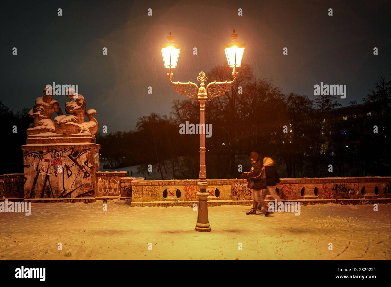 Berlin, Germany. 05th Jan, 2025. Passers-by walk through Rudolph Wilde ...