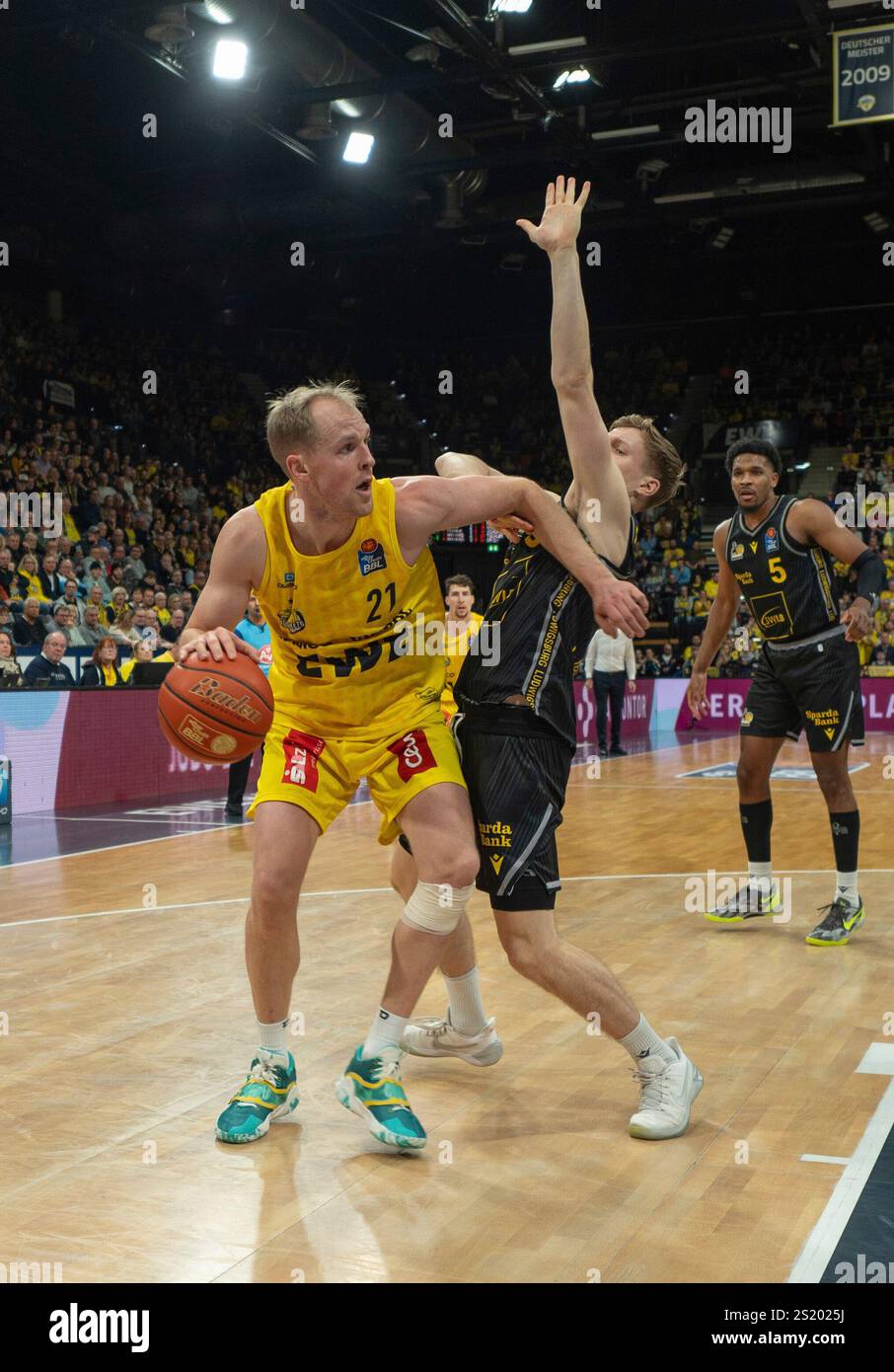 05.01.2025, EWE Arena, Oldenburg, GER, easy Credit-BBL, EWE Baskets ...