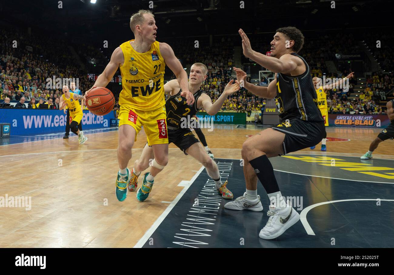05.01.2025, EWE Arena, Oldenburg, GER, easy Credit-BBL, EWE Baskets ...