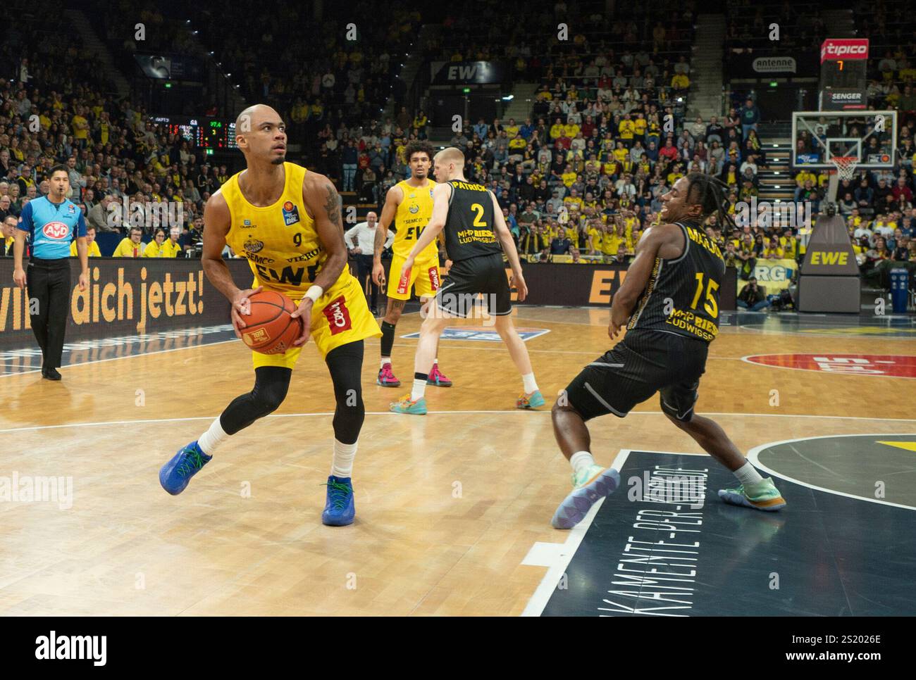 05.01.2025, EWE Arena, Oldenburg, GER, easy Credit-BBL, EWE Baskets ...