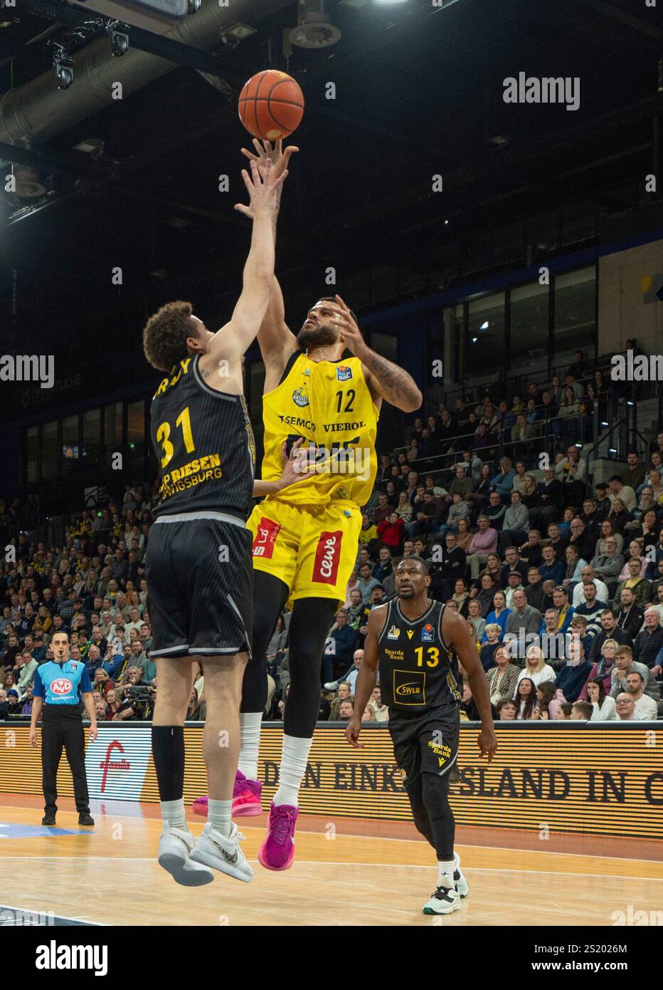 05.01.2025, EWE Arena, Oldenburg, GER, easy Credit-BBL, EWE Baskets ...