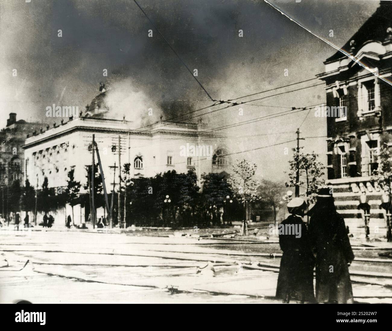 1923 Japan Great Kantō earthquake : The Imperial Theater is badly ...