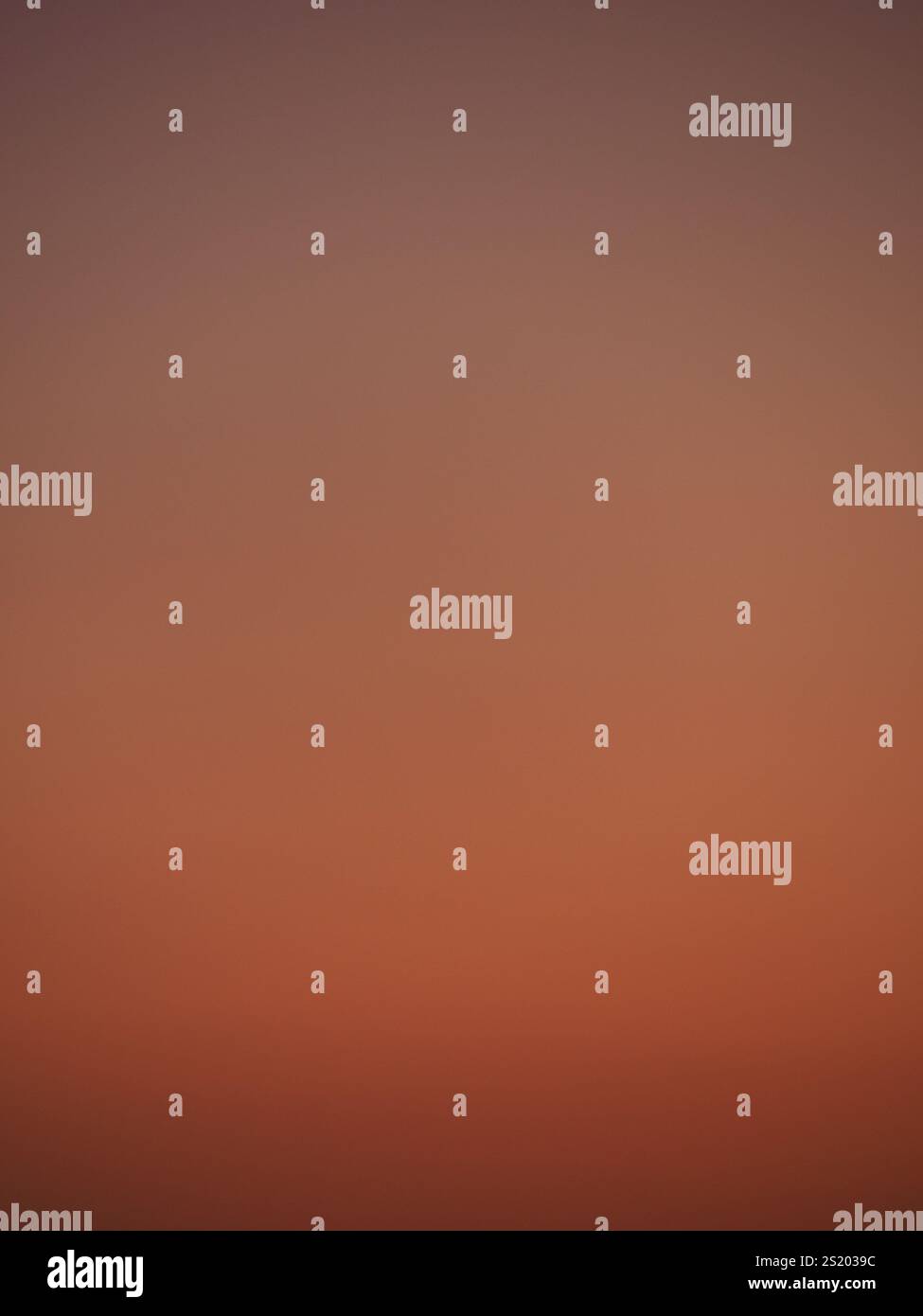 Smooth gradient of orange hue in a clear twilight sky Stock Photo - Alamy