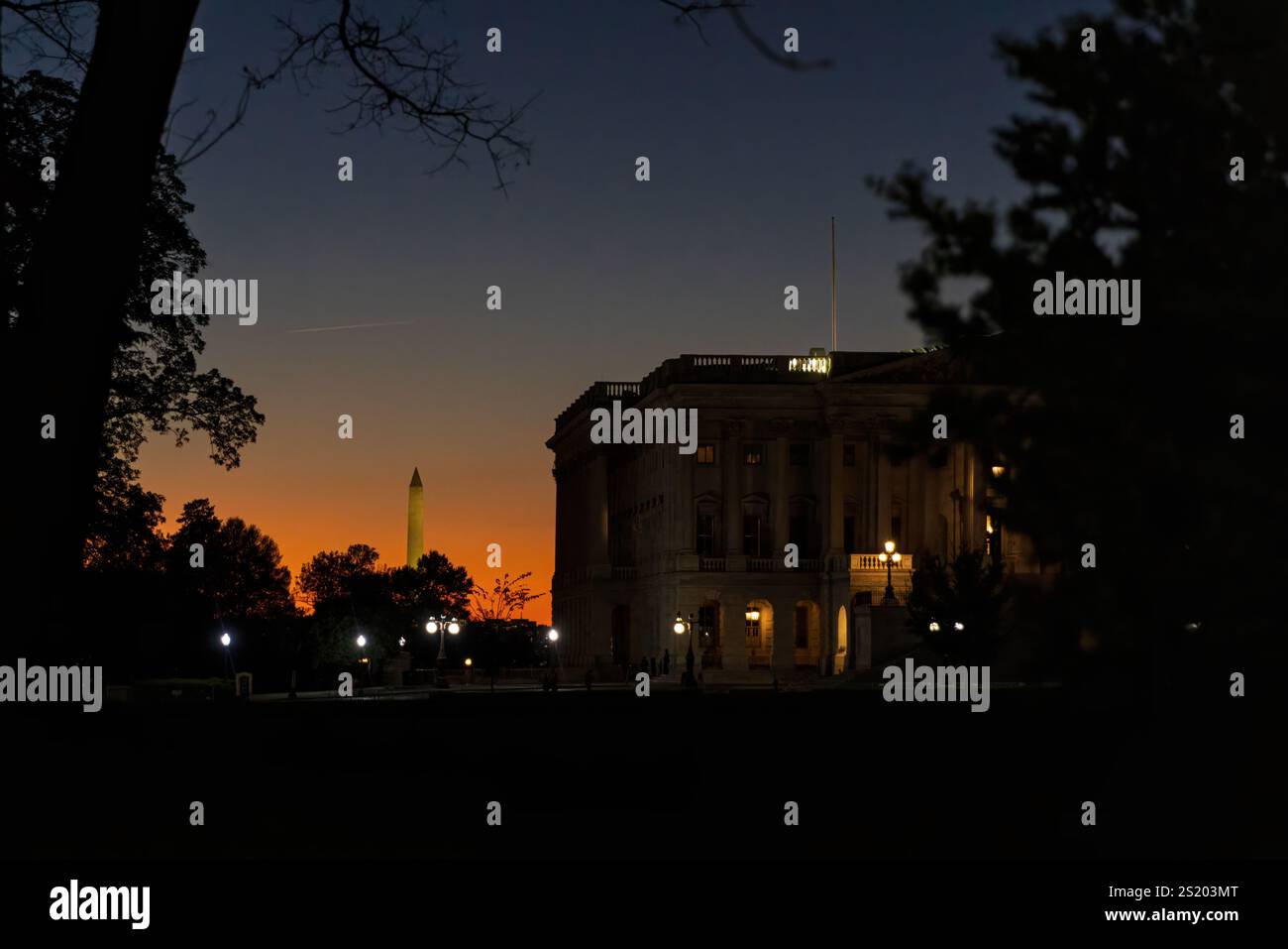 Washington Monument and Capitol illuminated by early morning dawn Stock ...