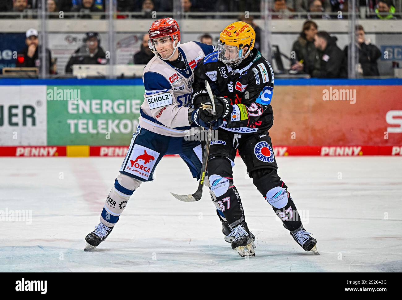 Bremerhaven, Deutschland. 05th Jan, 2025. Kyle Platzer (Schwenninger Wild Wings, #88) gegen ...