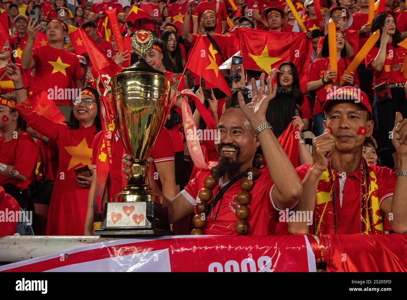 Supporters of Vietnam show their support to Vietnam national football ...