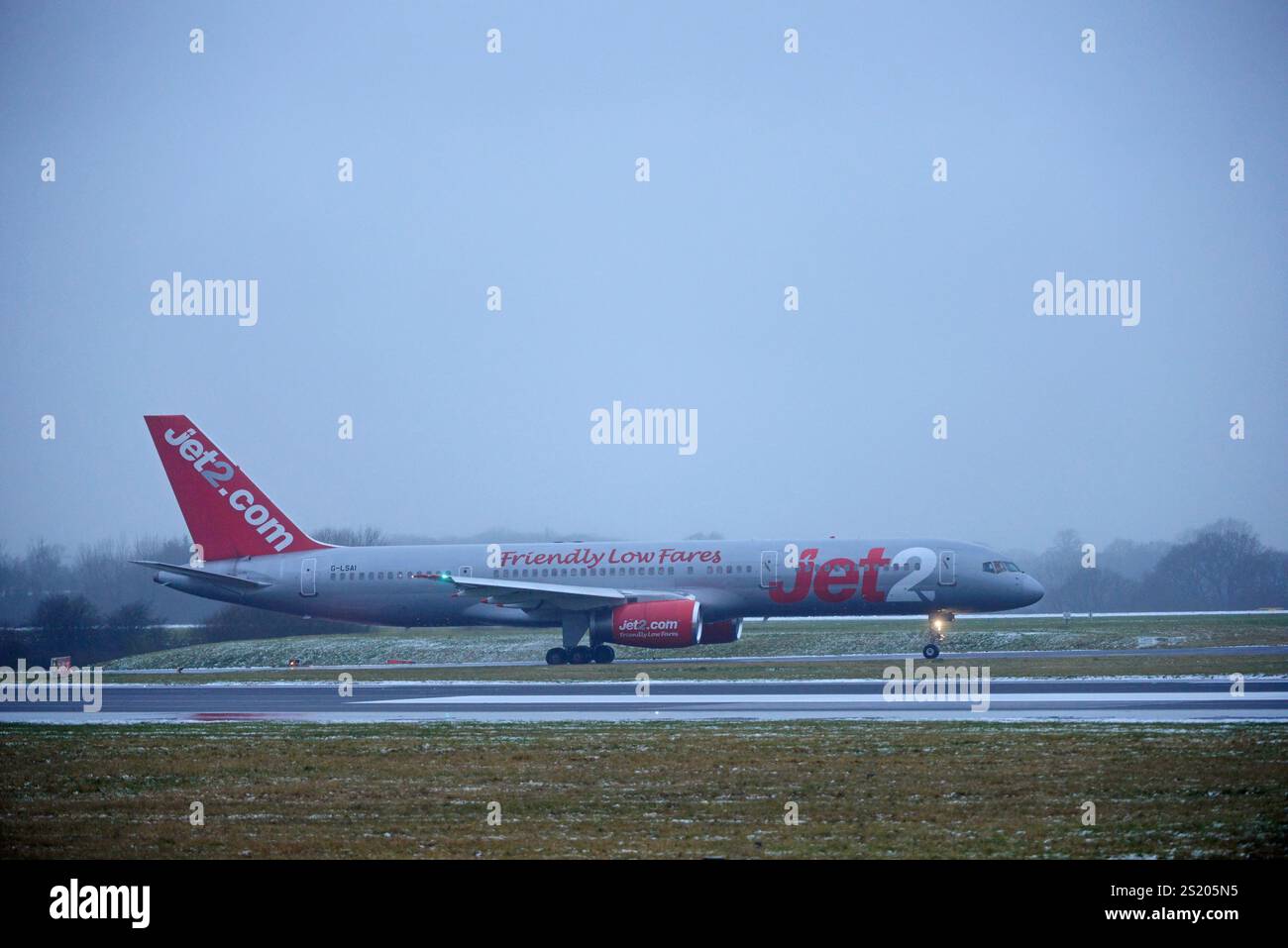 Operating the final JET2 Boeing 757 commercial flight arrival into ...