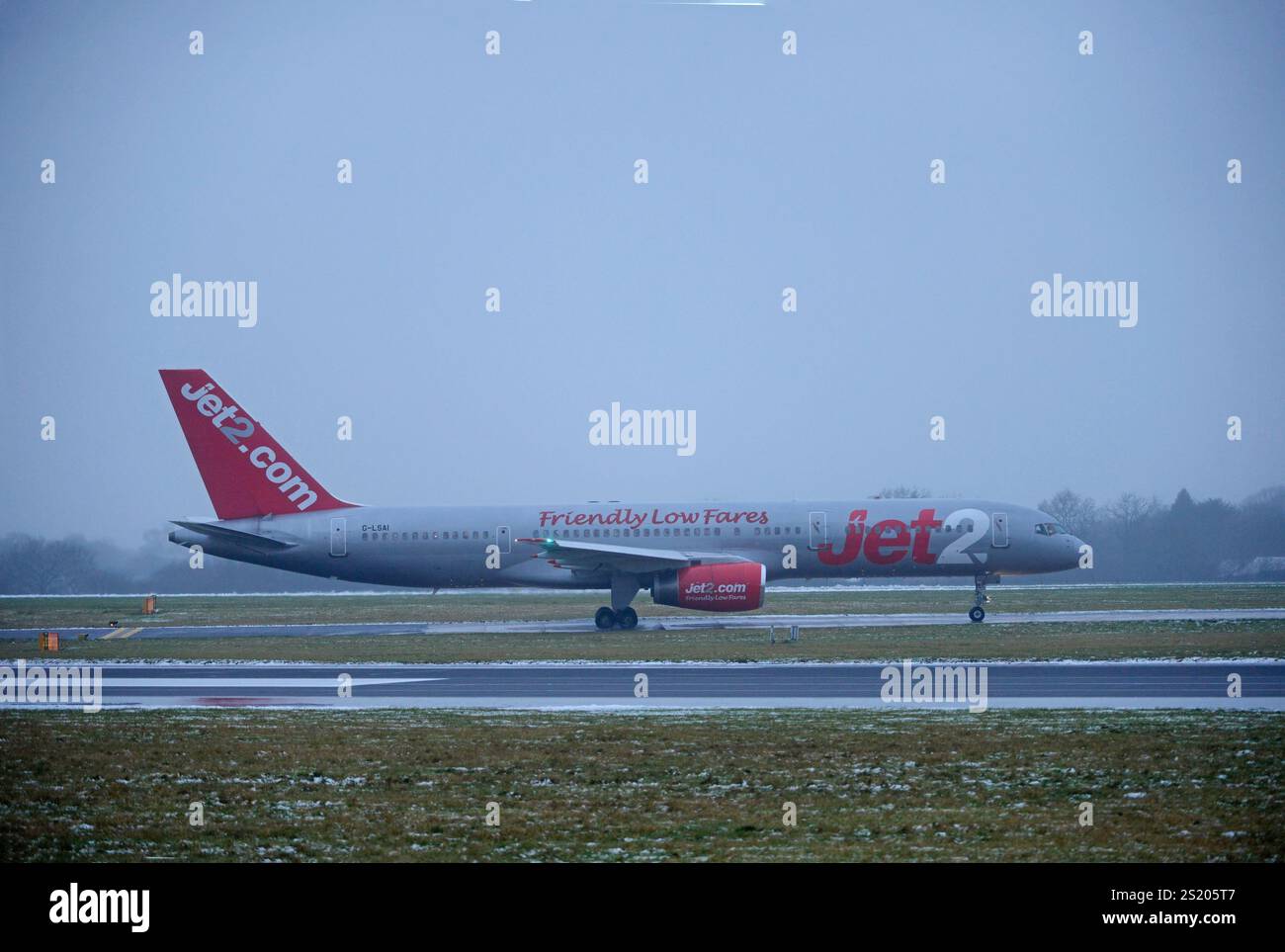 Operating the final JET2 Boeing 757 commercial flight arrival into ...