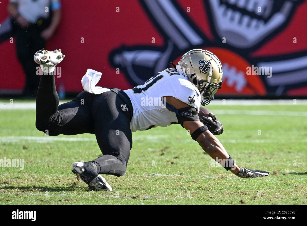 New Orleans Saints safety Jordan Howden (31) intercepts a deflected ...