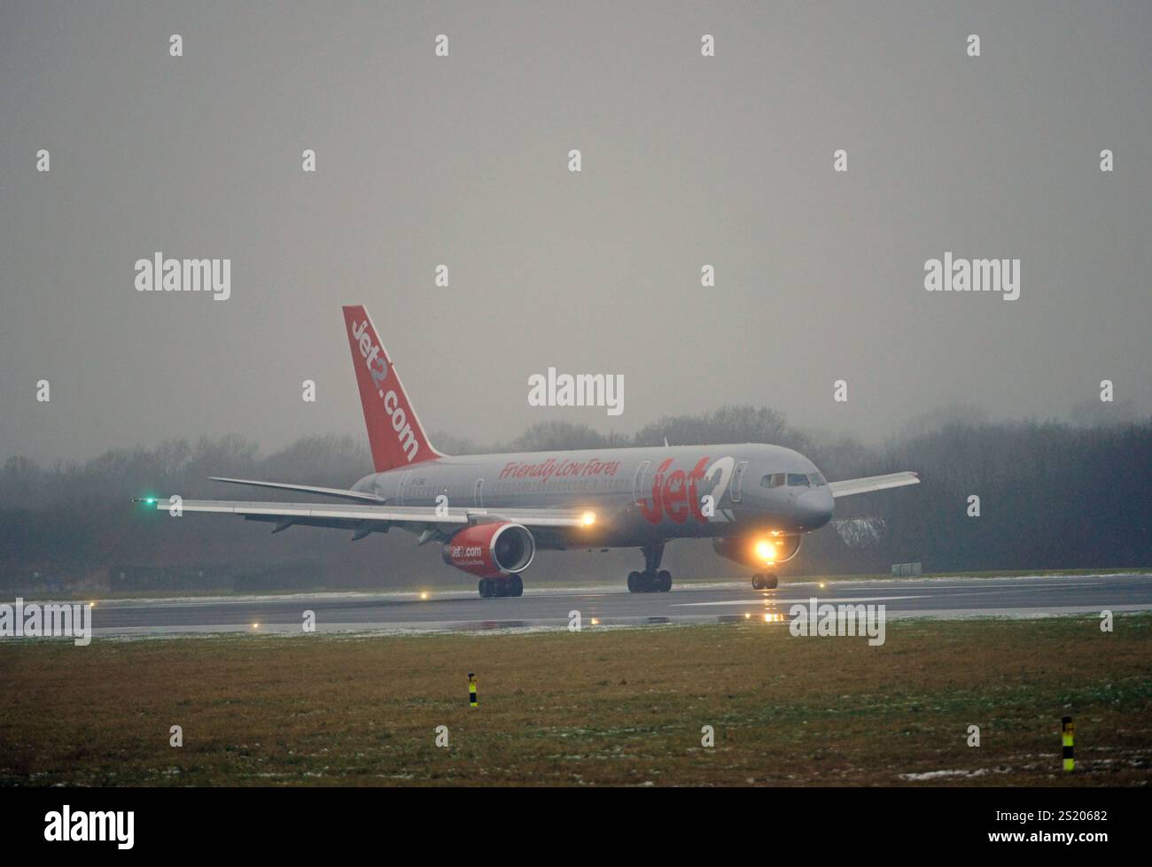 Operating the final JET2 Boeing 757 commercial flight arrival into ...