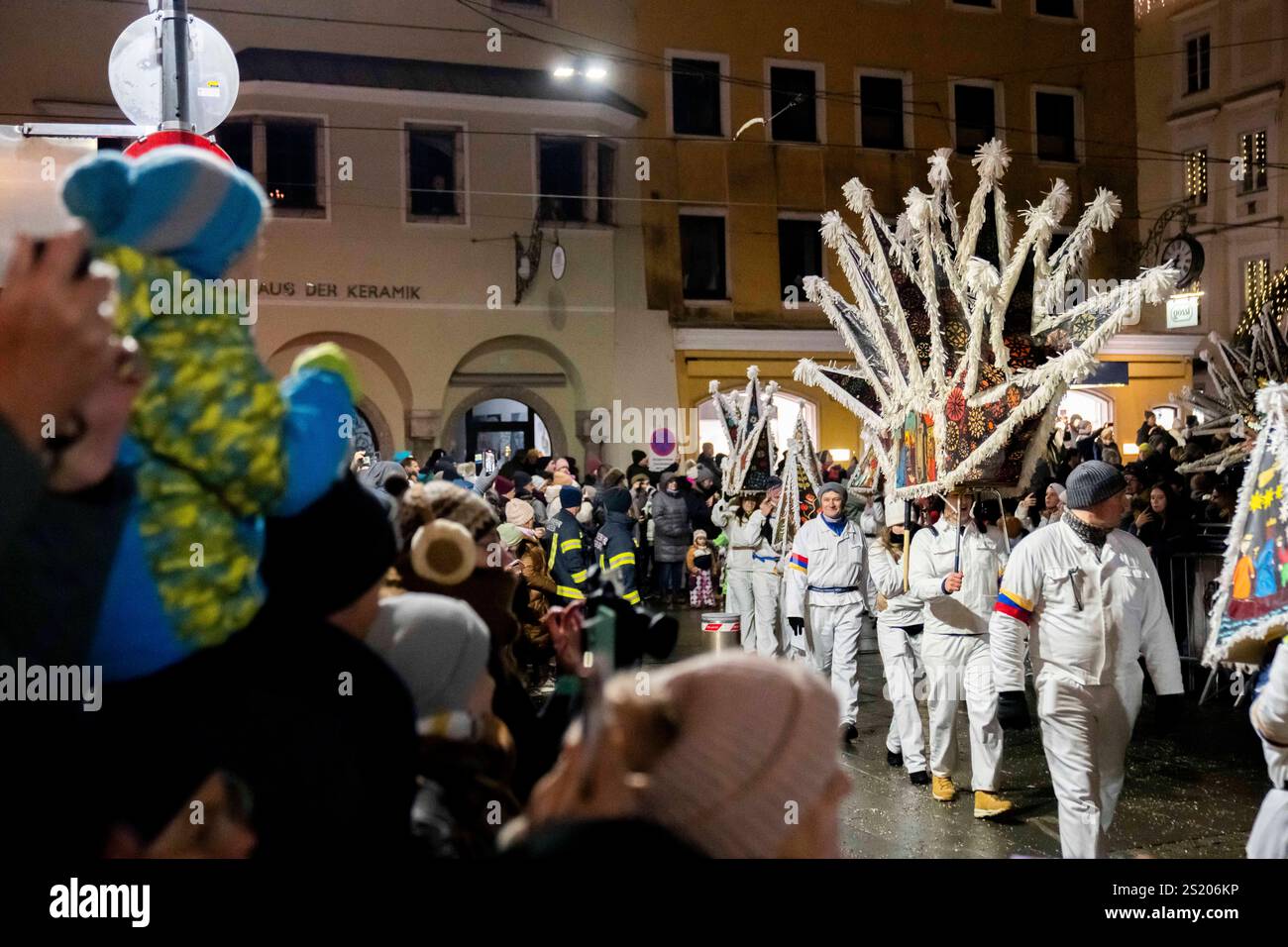 Gmunden, Austria. 05th Jan, 2025. Traditional Gloecklerlauf ceremony at ...