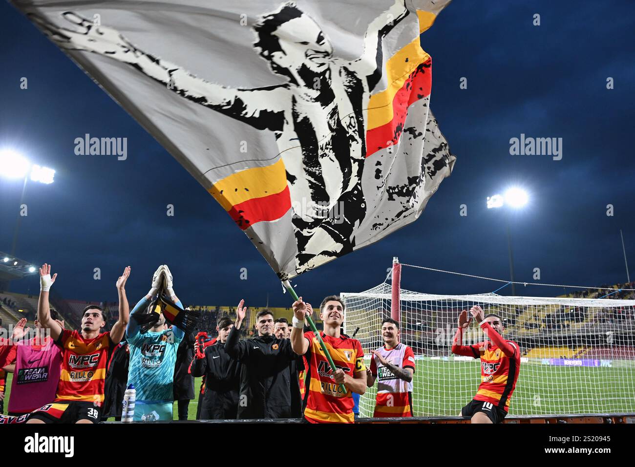 Benevento, Italy. 5th Jan, 2025. Benevento Calcio players celebrate the ...