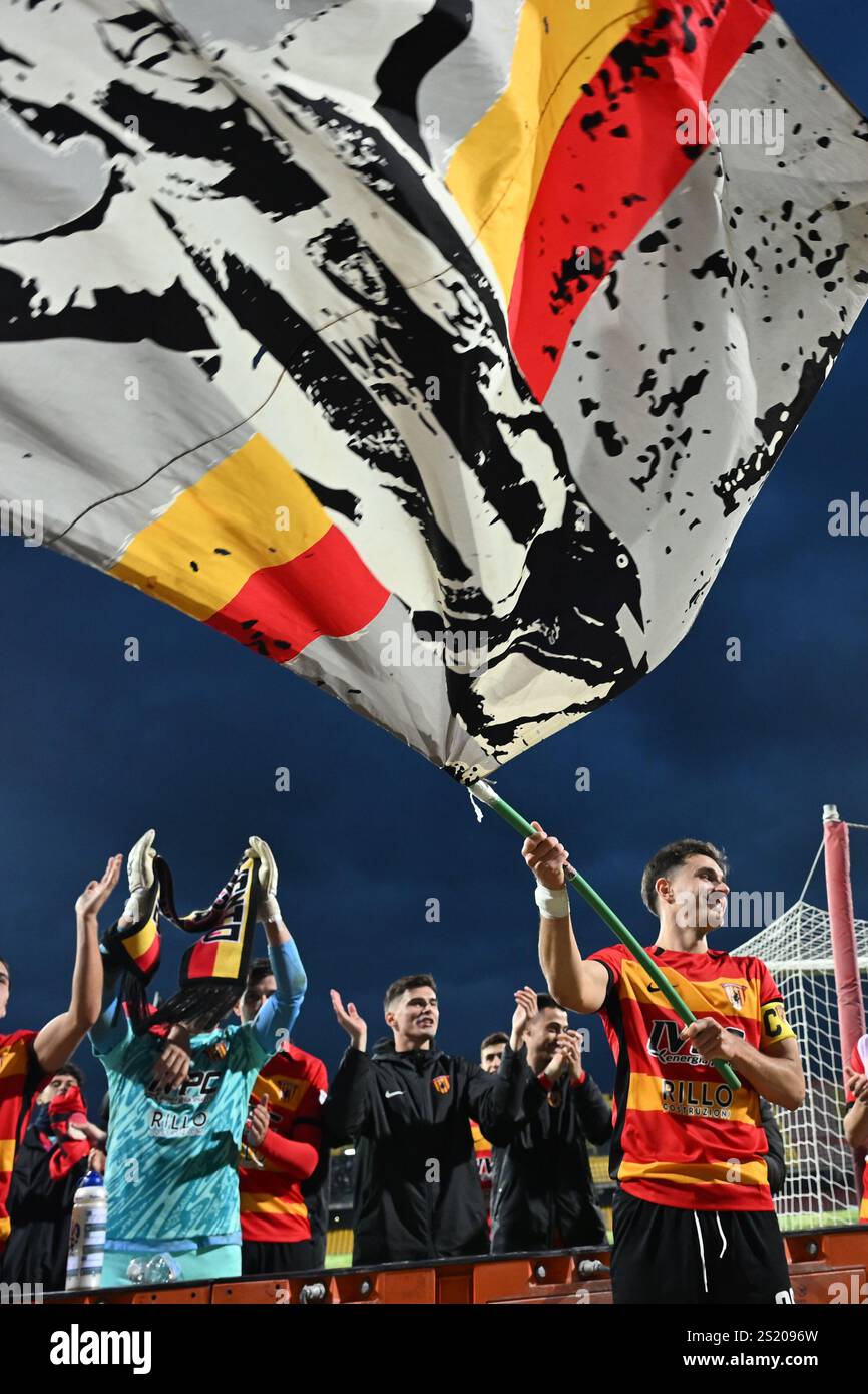 Benevento, Italy. 5th Jan, 2025. Benevento Calcio players celebrate the ...