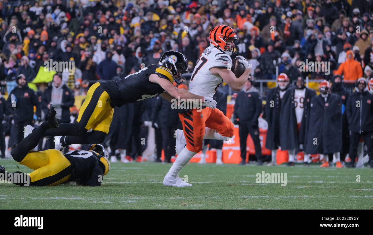 Pittsburgh, PA, USA. 04th Jan, 2025. Tanner Hudson #87 during the ...