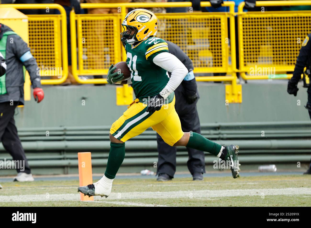 Green Bay Packers running back Emanuel Wilson scores against the ...