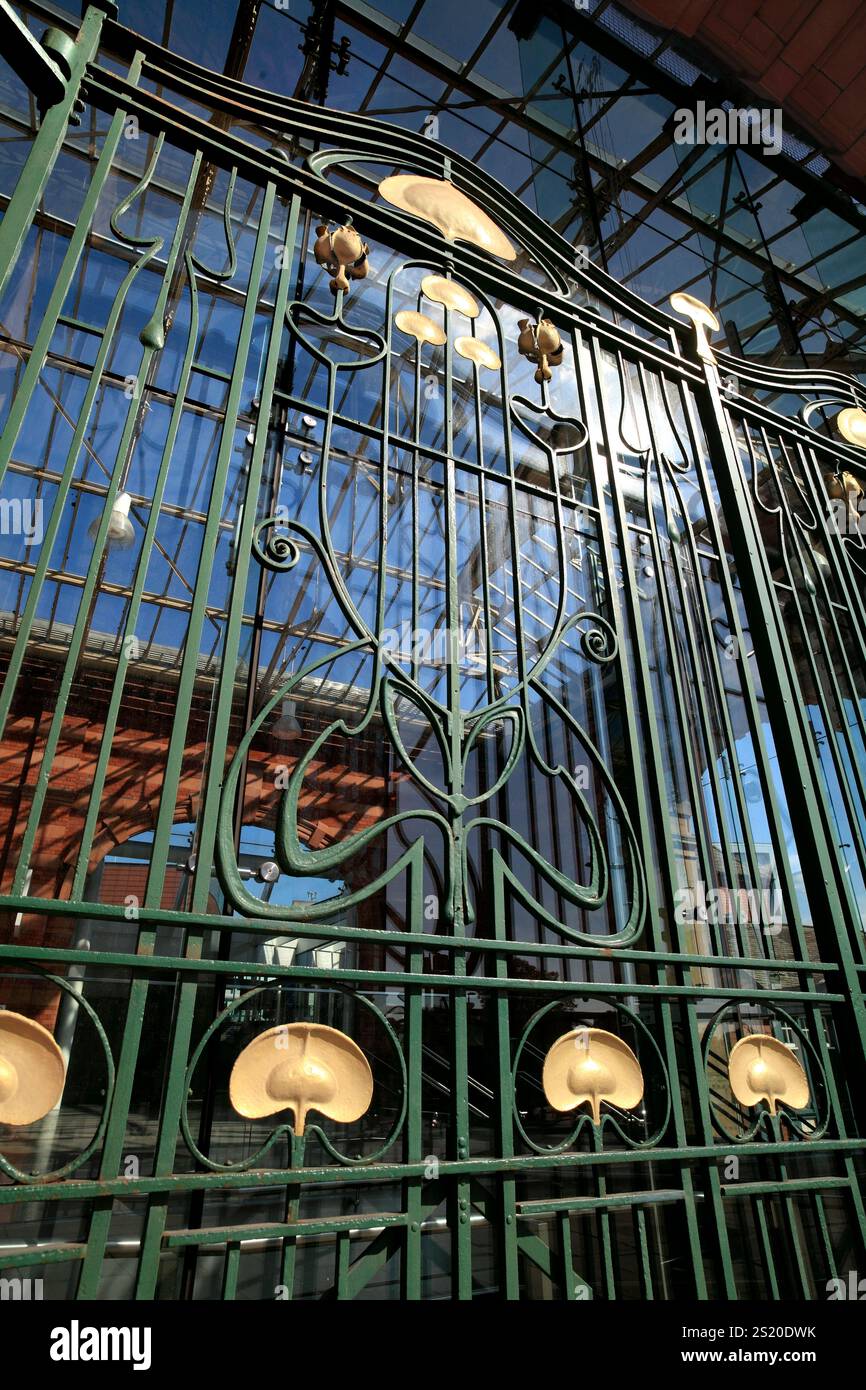 Iron wrought gates entrance hi-res stock photography and images - Alamy