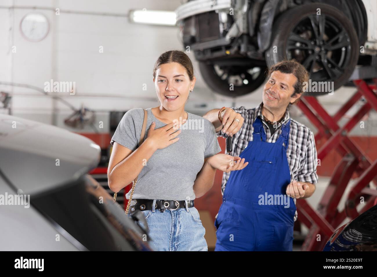 Auto mechanic female customer communicating hi-res stock photography ...