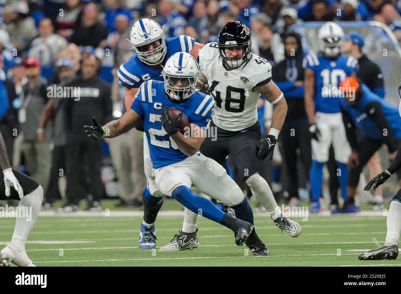 Indianapolis, Indiana, USA. 5th Jan, 2025. Indianapolis Colts running ...