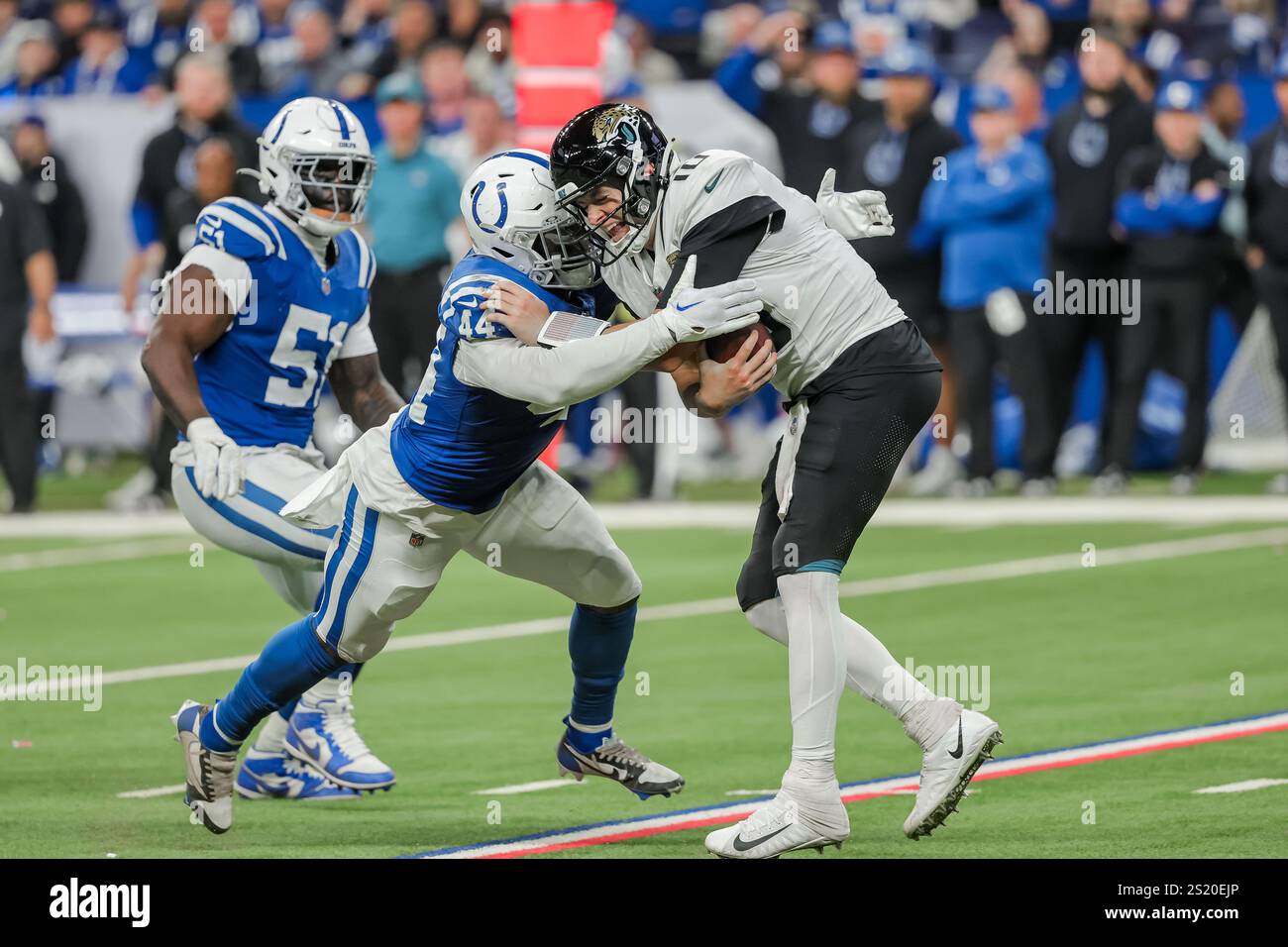 Indianapolis, Indiana, USA. 5th Jan, 2025. Jacksonville Jaguars quarterback Mac Jones (10) is ...