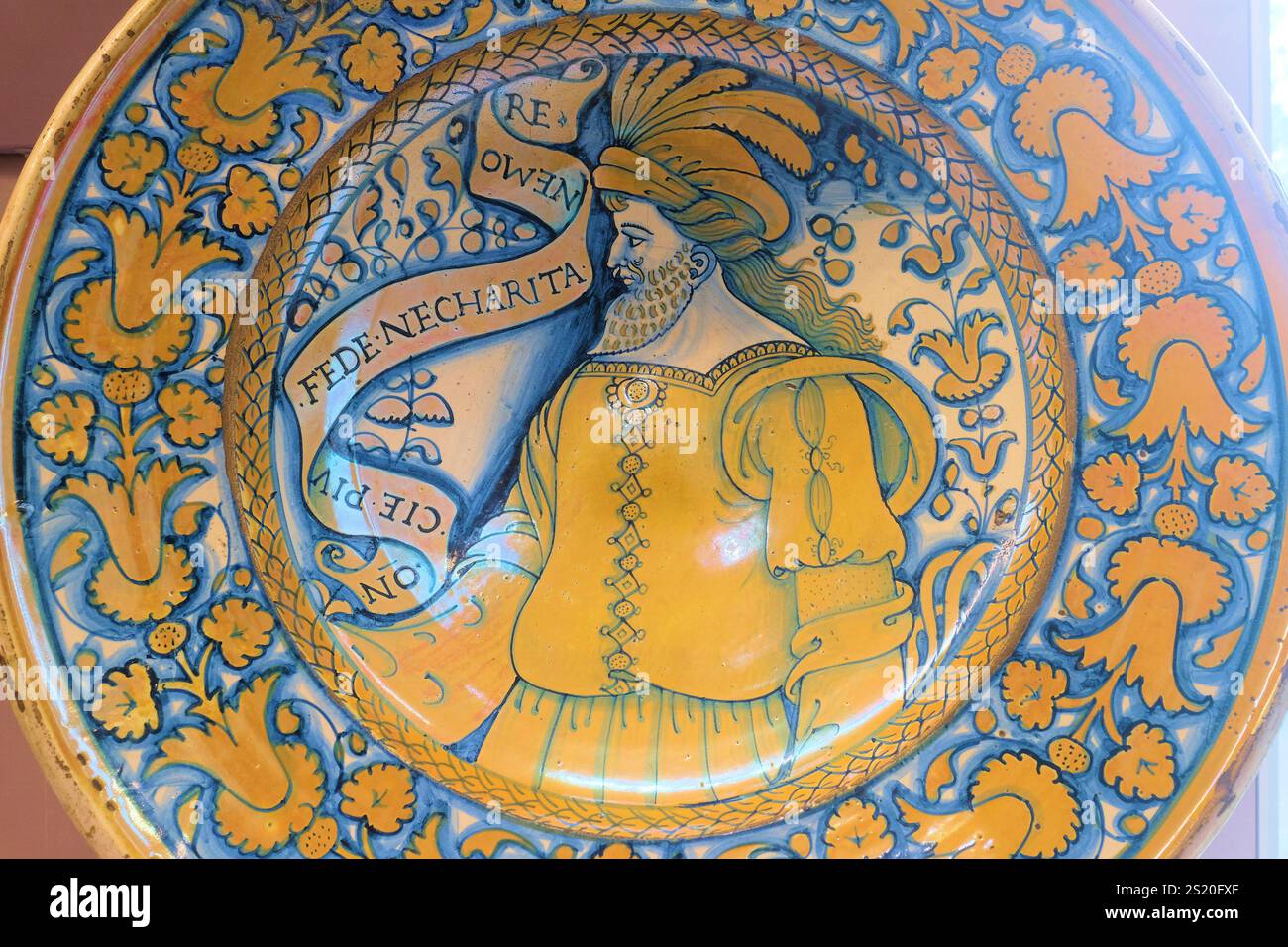 Italian Deruta Piatto di Pompa decorative glaze pottery dish; Maiolica ...