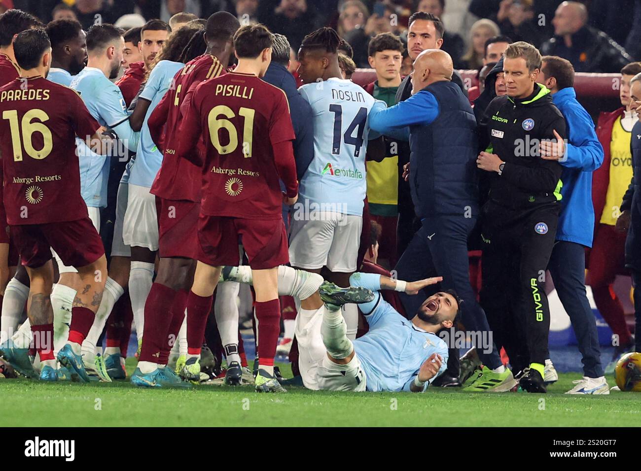 Rome, Italy 05.01.2025 : brawl between players Niccolo Pisilli of Roma ...