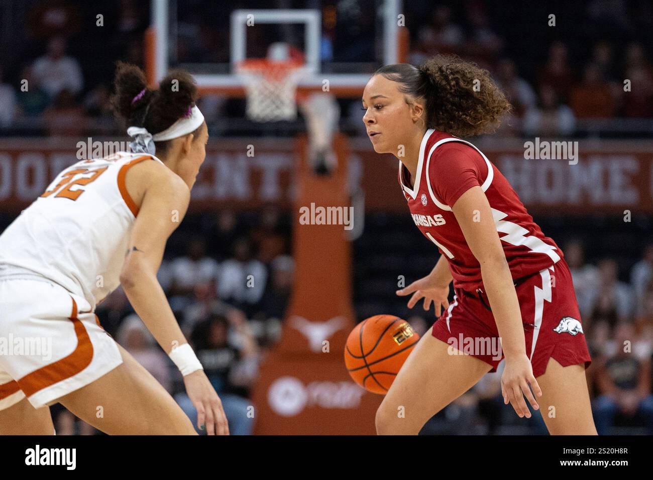 Arkansas guard Phoenix Stotijn (1) looks to drive past Texas guard ...