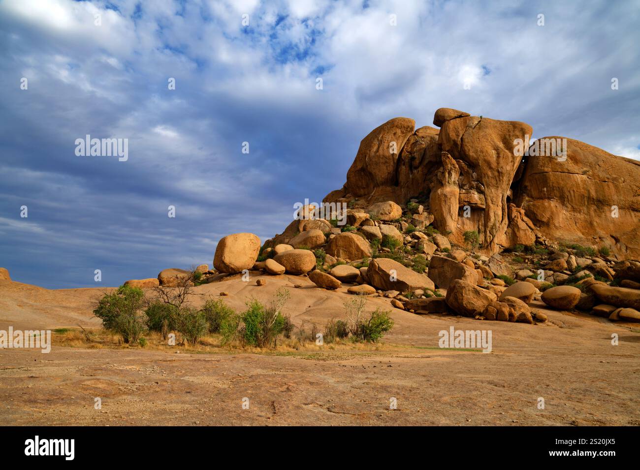 Ameib guest farm in the Erongo Mountains: rock formation "Elephant Head ...