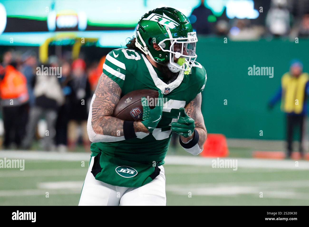 New York Jets tight end Tyler Conklin scores a touchdown during the ...