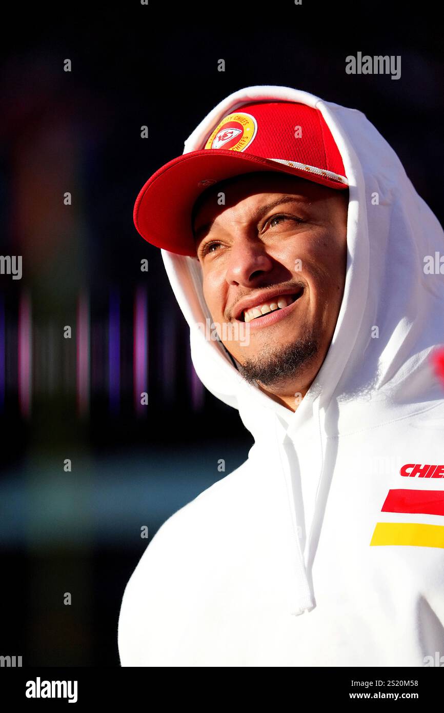 Kansas City Chiefs quarterback Patrick Mahomes (15) stands on the ...