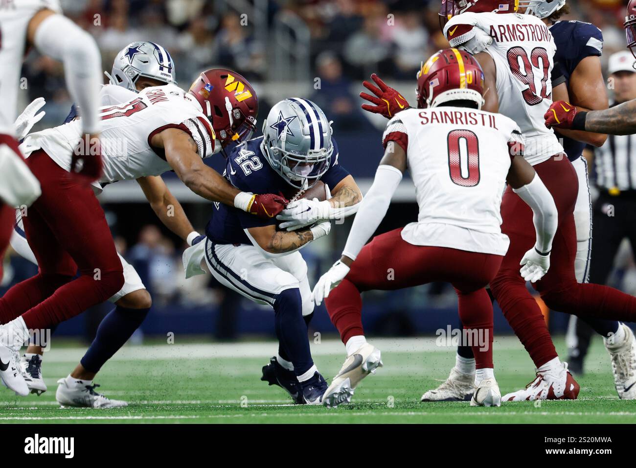 Dallas Cowboys running back Deuce Vaughn (42) carries the ball during a ...