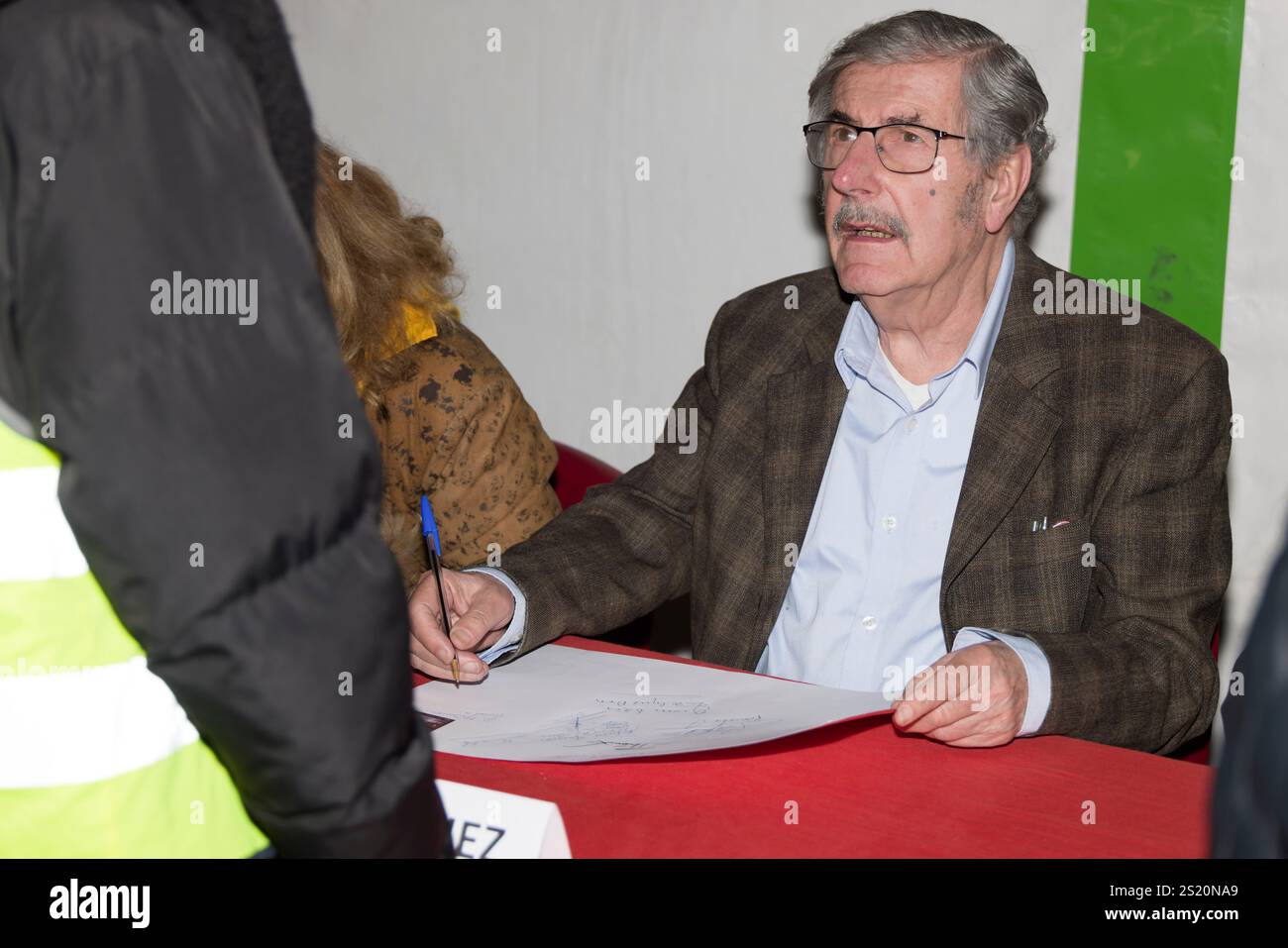 Paris, France. 5th Jan, 2025. Comedian Bernard Menez attends the 27th ...