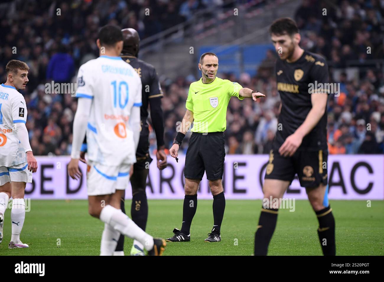 Marseille, France. 05th Jan, 2025. Thomas LEONARD (ARBITRE) during the ...