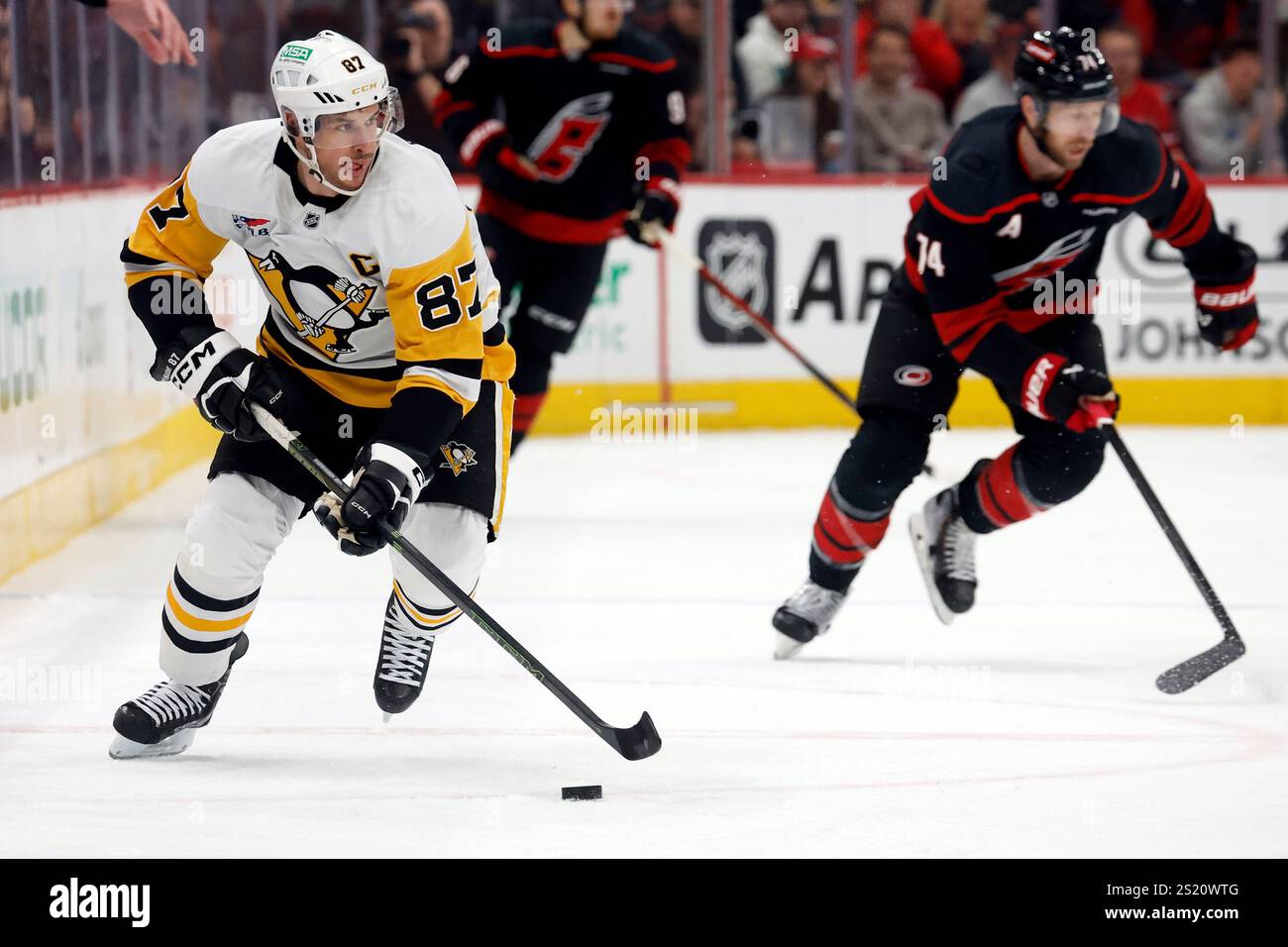Pittsburgh Penguins' Sidney Crosby (87) controls the puck with Carolina ...