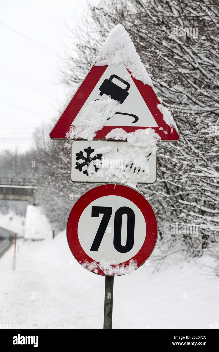 Traffic signs and fresh snow, symbolic photo for winter weather ...