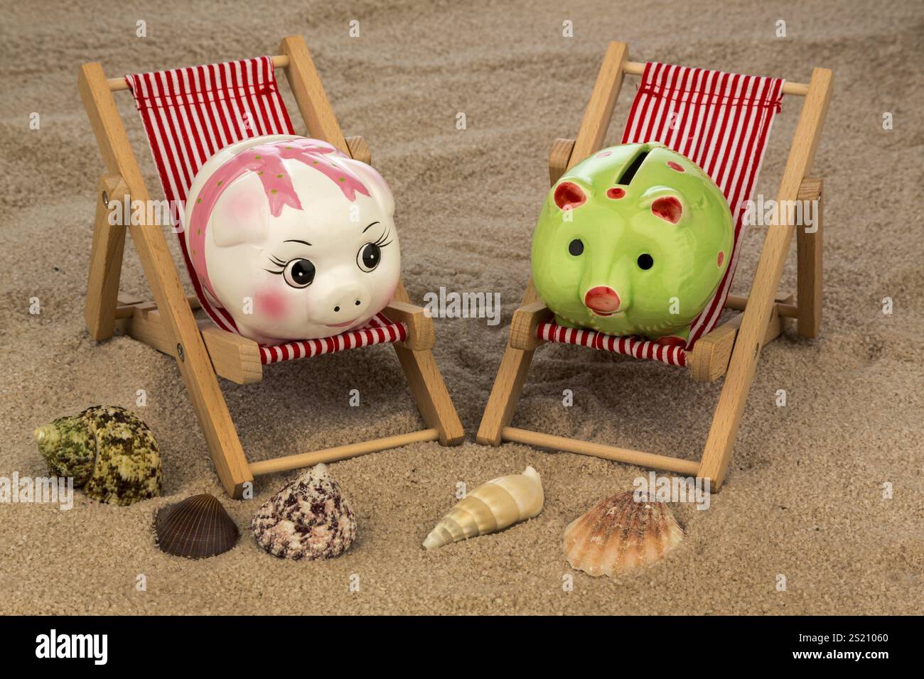 Deckchair with piggy bank on a sandy beach. Symbol photo for costs for ...