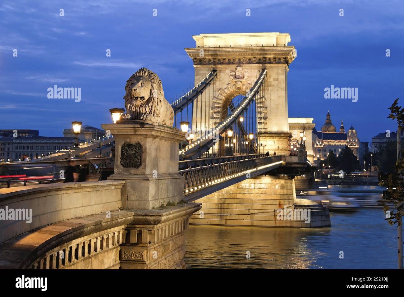 The Chain Bridge in Budapest in the evening. Sightseeing in Hungary ...