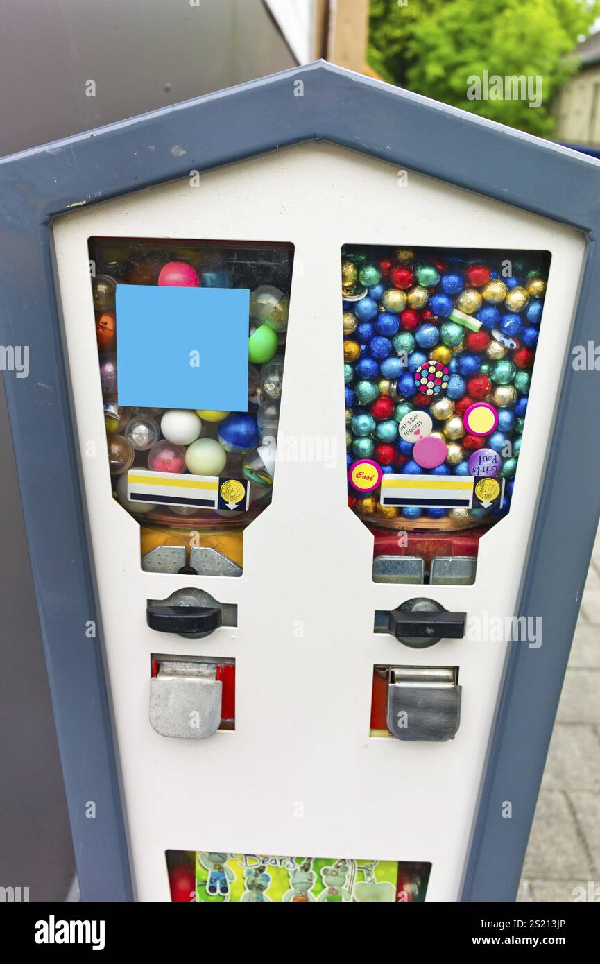 Chewing gum machine, symbolic photo for childhood, sweets, surprise ...