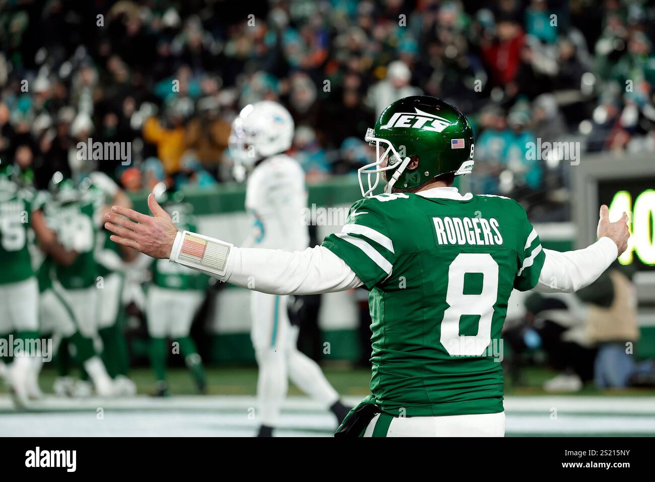 New York Jets quarterback Aaron Rodgers (8) reacts after throwing a ...
