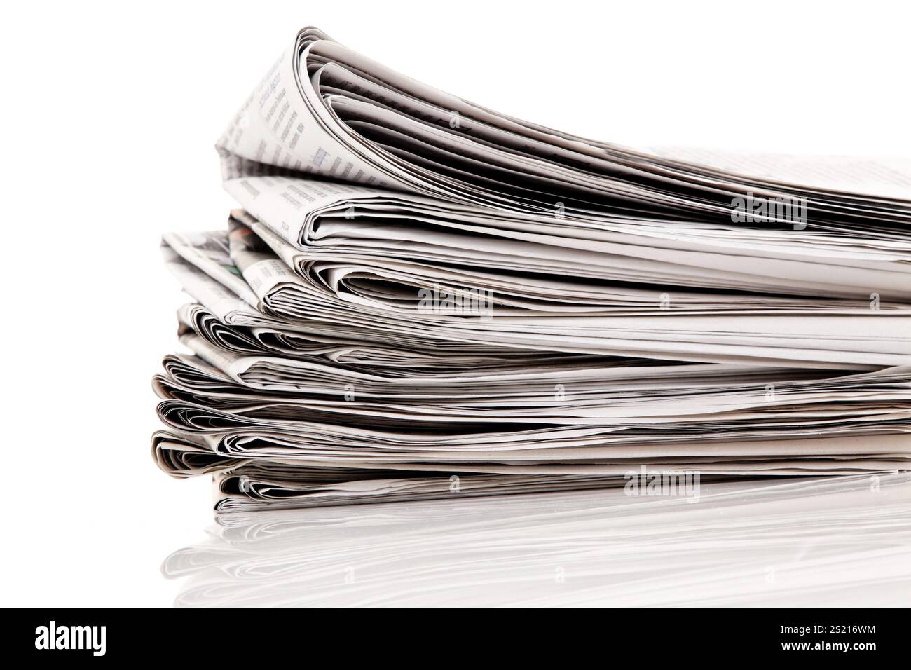 Old newspapers magazines in pile hi-res stock photography and images ...