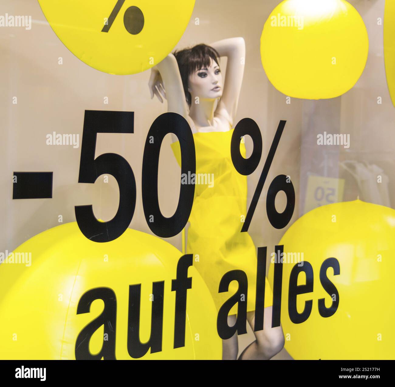 Retail, price reduction in per cent, symbolic photo for low prices ...